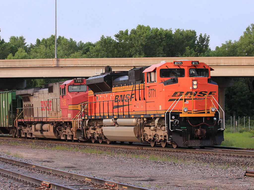 BNSF 8771